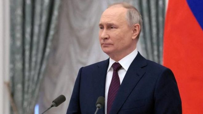 Ông Putin tới thăm vùng Kherson bị chiếm đóng tại Ukraine - BBC News ...