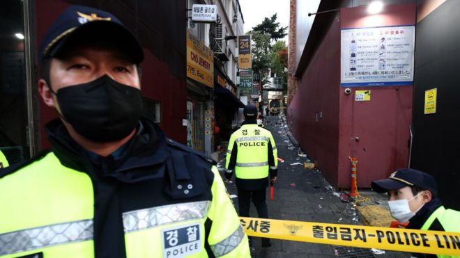 Tragedi Itaewon: Warga Seoul berduka atas kematian ratusan anak muda - 'Ini salah kita, mereka ...
