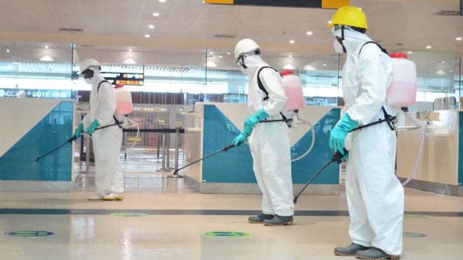 China: China reopen border to tourists afta three years, lift some ...