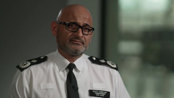 Alika Ogorchukwu: İtalya’da Nijeryalı engelli bir göçmenin sokak ...