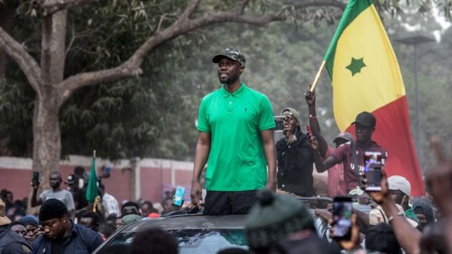 Devaluation of naira: We no devalue di naira - CBN - BBC News Pidgin