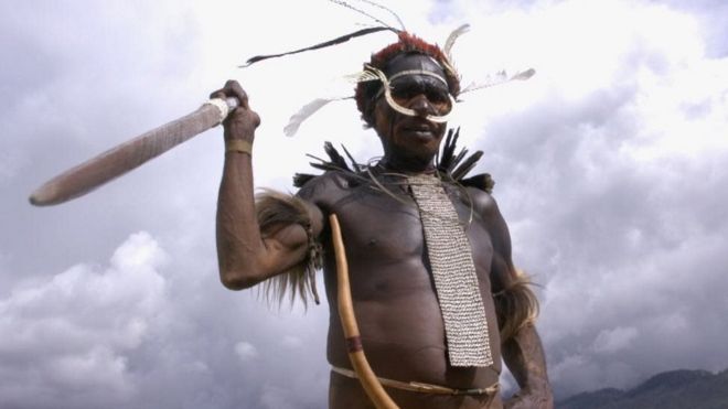 Tambang emas ilegal di pedalaman Papua: Mendulang dari derita Suku Korowai - BBC News Indonesia