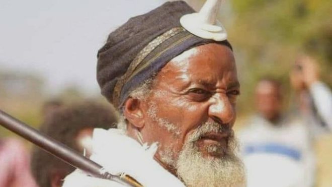 Sirna Gadaa Oromoo: Abbaan Gadaa gadoomarra jiru siyaasa paartii keessa ...