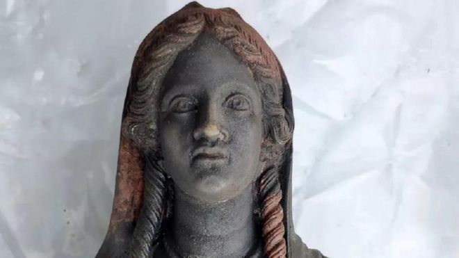 Arkeolog temukan patung sphinx tersenyum di Mesir - BBC News Indonesia