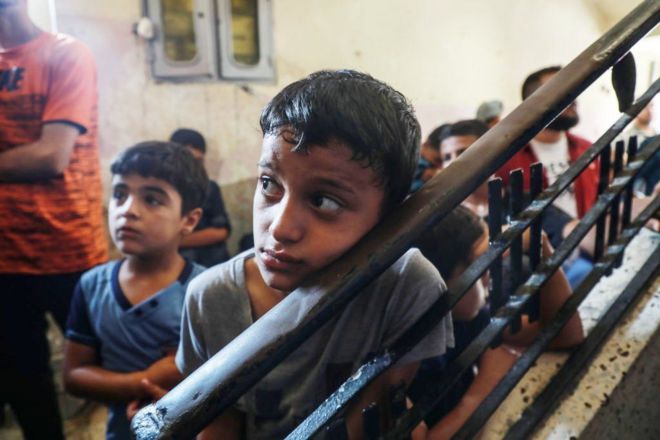 Conflito Israel-Hamas: imagens revelam grandes danos na mesquita mais ...