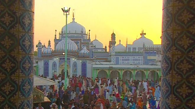 Sheekada haweeneey uur leh oo uu nin sixirow ah madaxa kaga duray ...