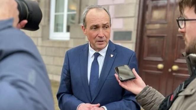 AI could be used in Jersey public sector, says chief minister - BBC News