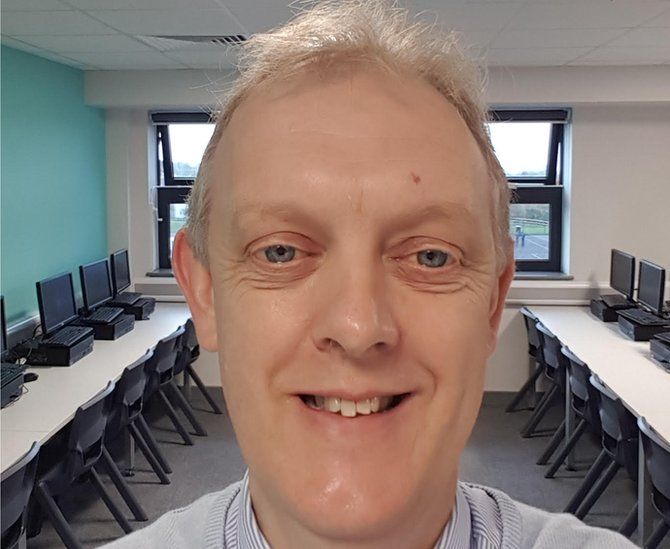 Pwy yw aelodau newydd Talwrn y Beirdd? - BBC Cymru Fyw