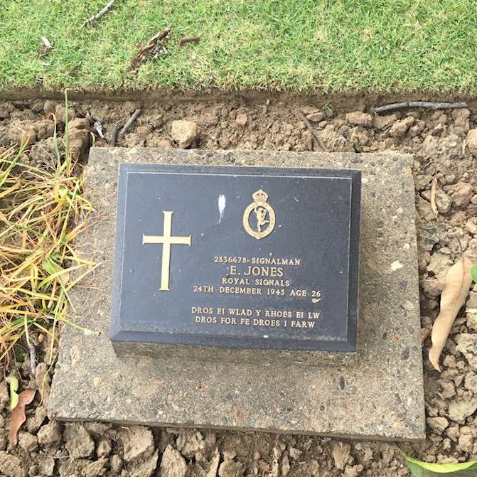 Englynion beddi Cymraeg ym mhen draw'r byd - BBC Cymru Fyw