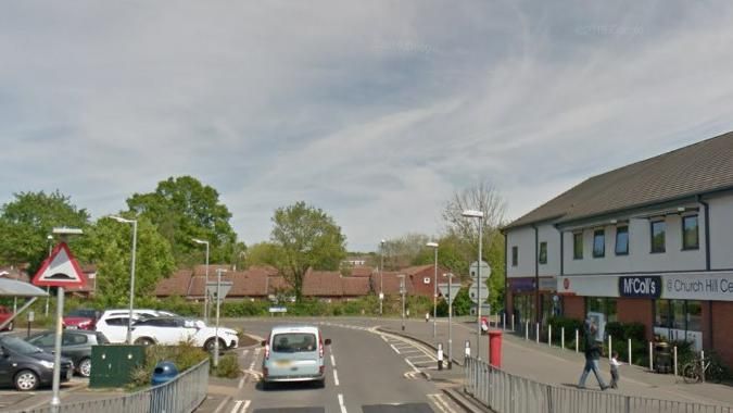 Arrest after reports of knife threats in Redditch - BBC News