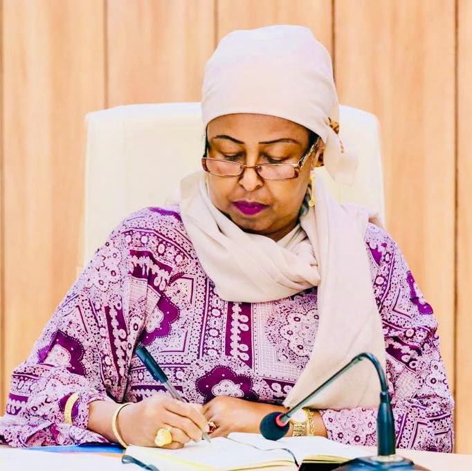 Sheekh Umal iyo Khadiijo Maxamed Diiriye oo gorodda iskula jiro - BBC ...