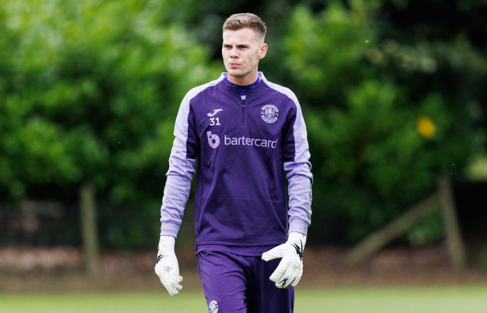 Hibs recall Johnson from Queen of the South loan - BBC Sport