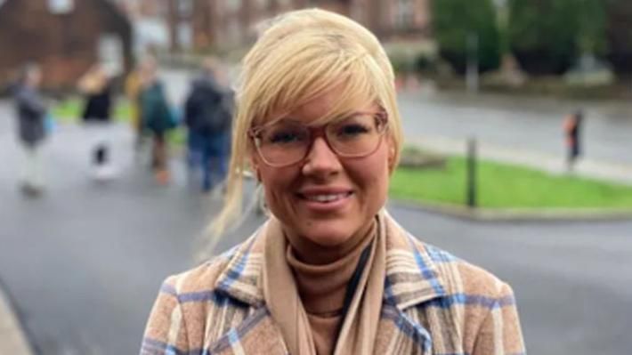 Dalry Secondary: Parents hit back over rural school pupil costs - BBC News