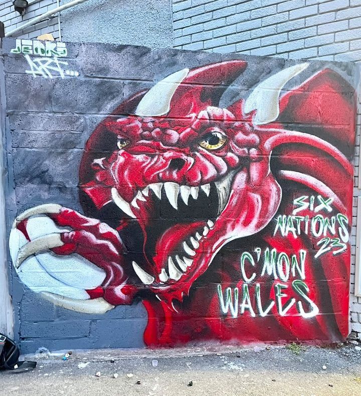 Arlunydd graffiti yn 'goleuo y corneli mwyaf tywyll' - BBC Cymru Fyw