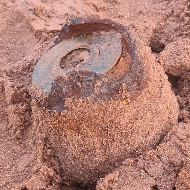 Unexploded WW2 bomb found on Paignton beach by metal detectorist - BBC News