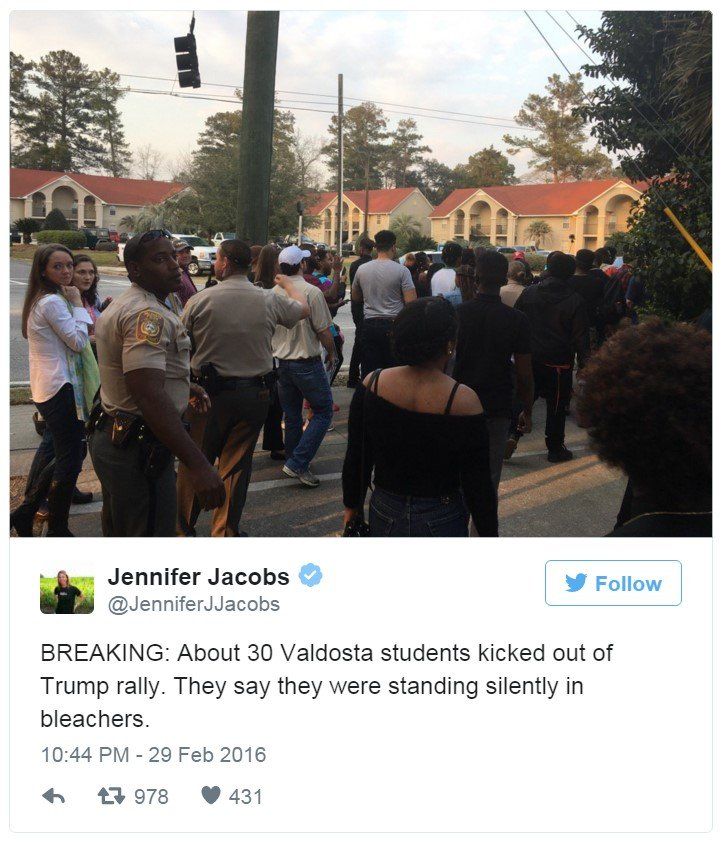 Donald Trump rally police 'ejected' black students - BBC News