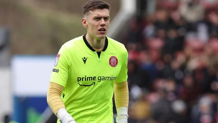 Dundee seal loan for 'extremely talented' keeper McCracken - BBC Sport