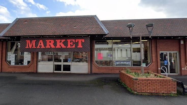 Apology wanted over Christmas Eve Stoke Market decision - BBC News