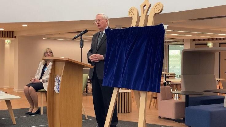 University of Worcester opens new medical school - BBC News