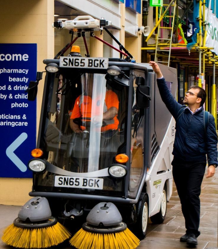 Oxford street cleaner creating 3D maps for driverless cars - BBC News