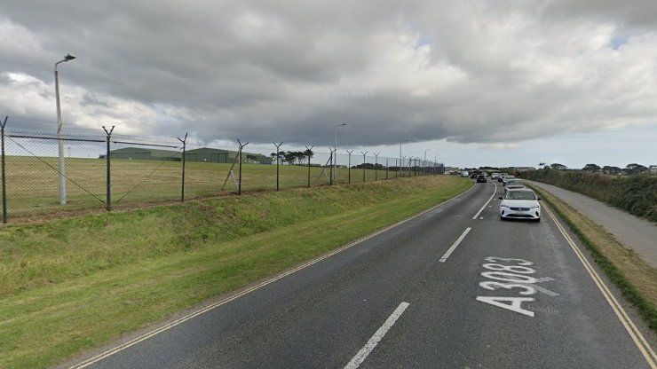 Appeal for witnesses after two men killed in Cornwall crash - BBC News