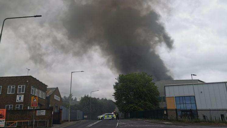 Businesses evacuated due to major factory fire in Dudley - BBC News