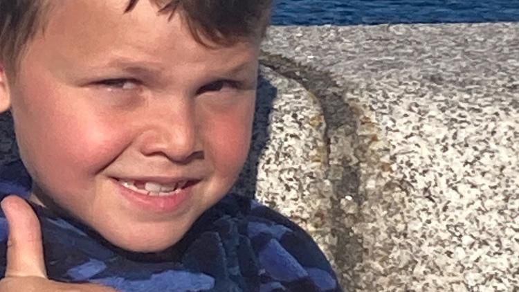 Condor Islander fan George Foote waits for ferry to dock - BBC News