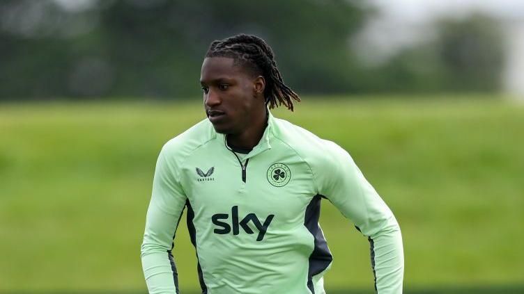 Celtic: Lawal receives Republic of Ireland call-up - BBC Sport