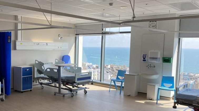 Brighton: Brand new hospital building welcomes patients - BBC News