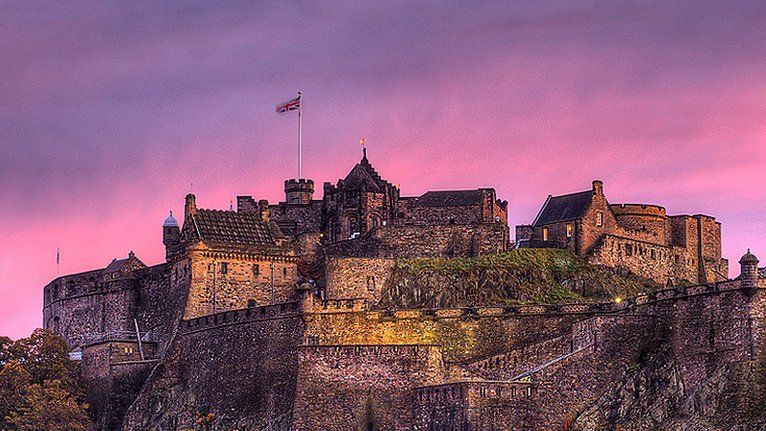 Heritage award for Edinburgh Castle - BBC News