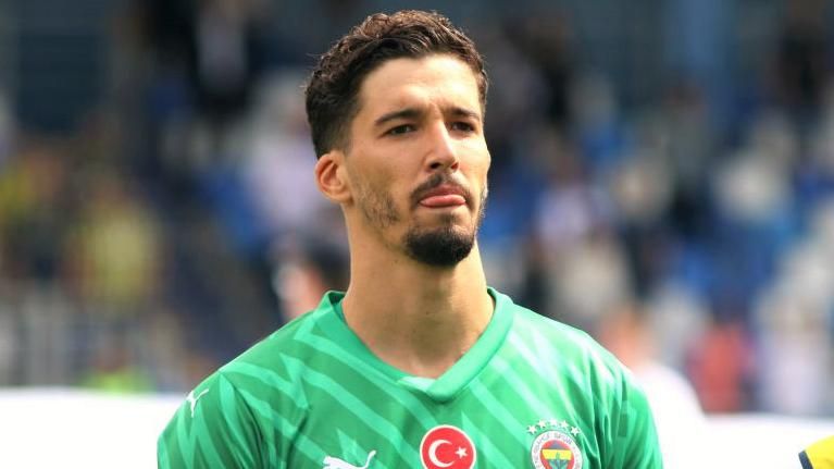 Altay Bayindir transfer news: Man Utd sign Turkey keeper from ...