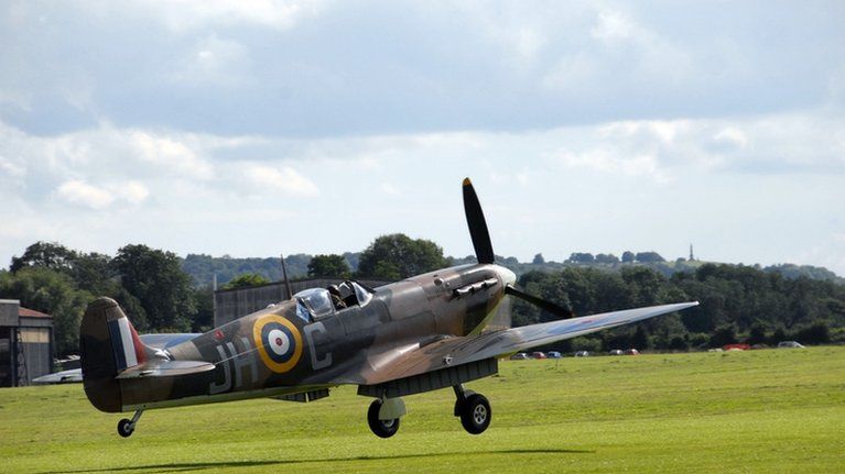 Hull-born Spitfire pilot Ronald Berry's WW2 medals sold for £120,000 ...