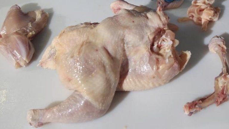 Washing chicken 'spreads infection' - BBC News