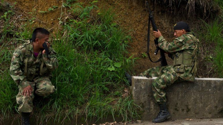 Colombian president vows to fight Farc after killings - BBC News