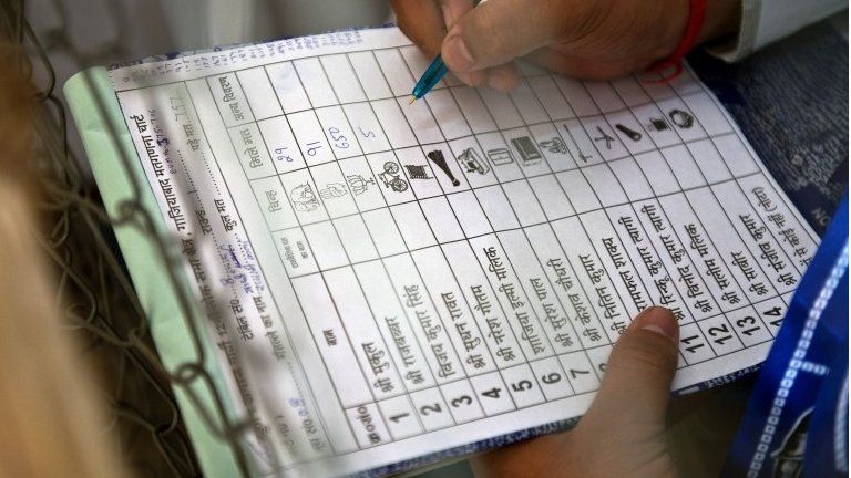 India stocks rise as early vote count shows Modi win - BBC News