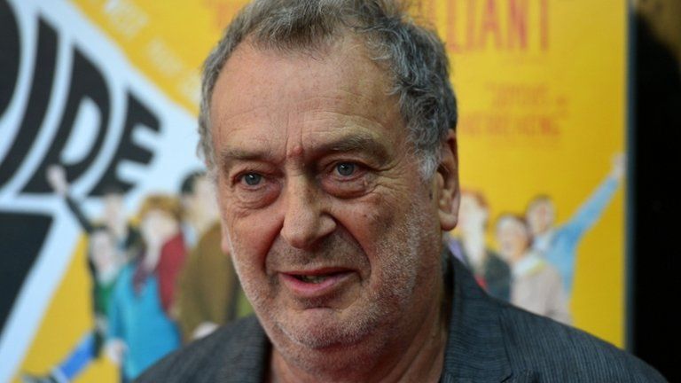 Stephen Frears: Filmmaker receives BFI fellowship - BBC News