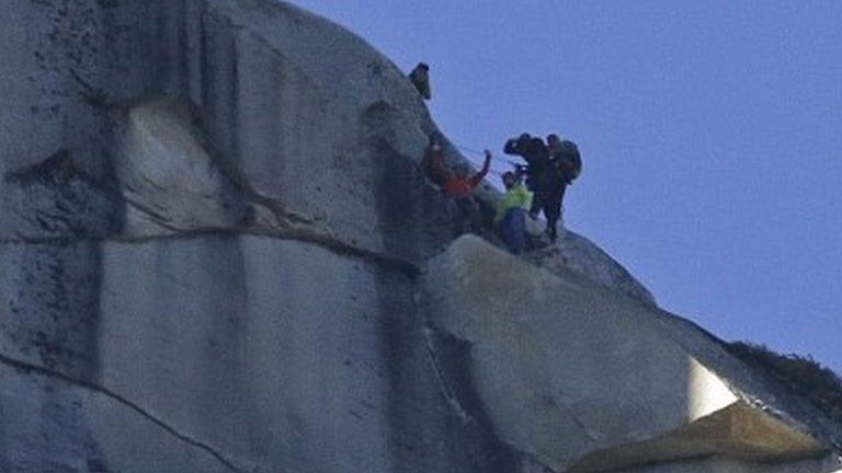 US climbers tell of 'inspirational' El Capitan climb - BBC News