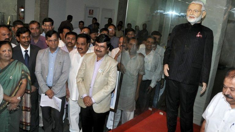 Indian PM Narendra Modi's suit sells for $690,000 - BBC News