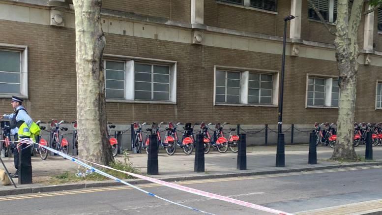 Fitzrovia: Cyclist killed in central London lorry crash - BBC News