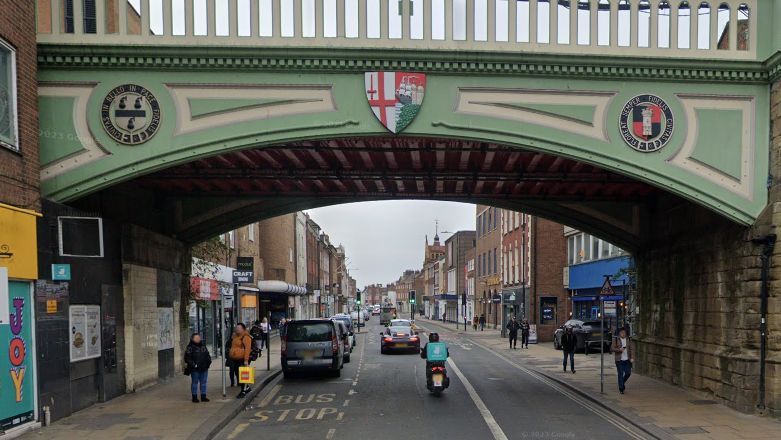 Takeaway demolished for Worcester's Arches development - BBC News