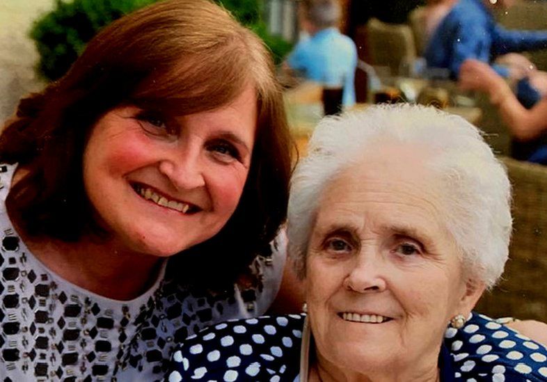 Coronavirus: Shielding Scots given new lockdown freedoms - BBC News