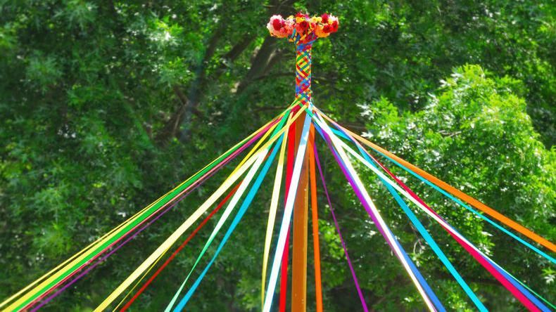 Traddodiadau Calan Mai y Cymry - BBC Cymru Fyw