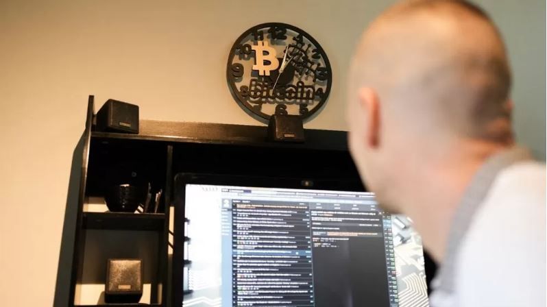 Nin baadigoobaya malaayiin dollar oo 9 sano ka hor uga luntay “qashin ...