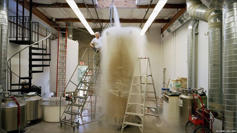 Fotógrafo mostra como funciona o processo de criogenia - BBC News Brasil