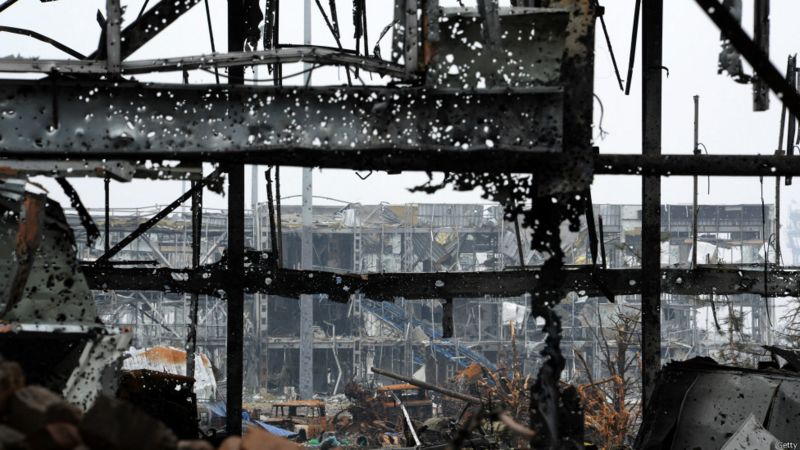 Донецький аеропорт до і після війни - BBC News Україна