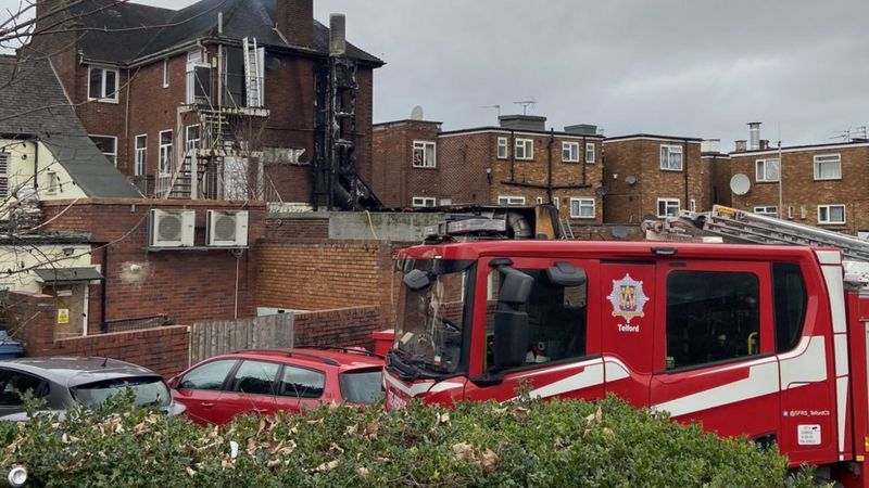 Restaurant fire closes road in Oakengates, Telford - BBC News