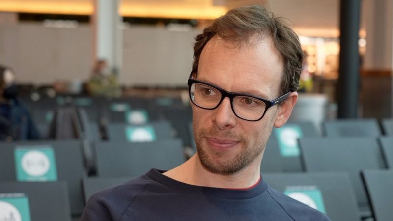 Luton Airport: Travel is a 'bit more of a normal life again' - BBC News