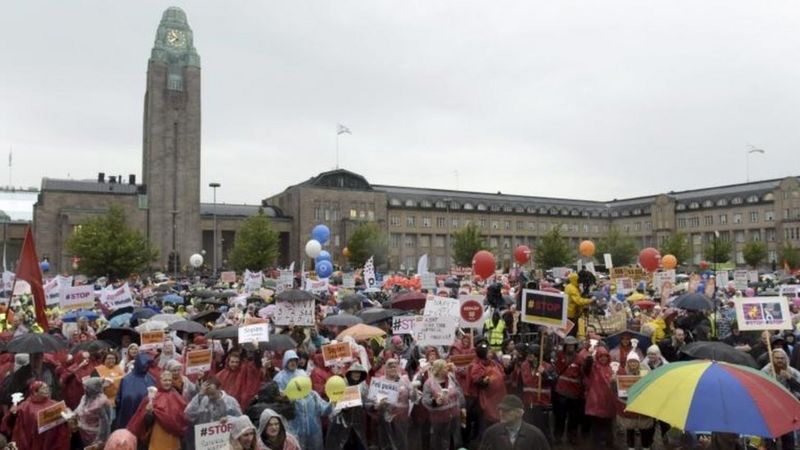 Finland strike 'shuts down ports' - BBC News