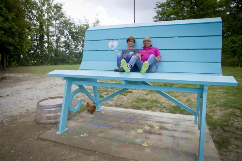 The giant benches that make adults feel like children - BBC News