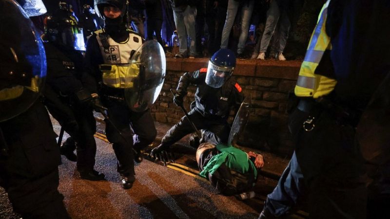 Bristol Kill the Bill protest: Riot police disperse protesters - BBC News